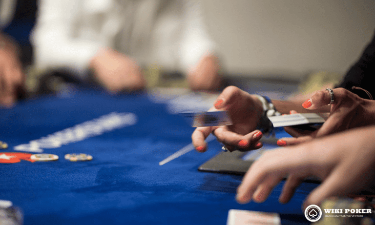 Show hand là gì? Hiểu đúng quy tắc và chiến thuật show bài trong Poker