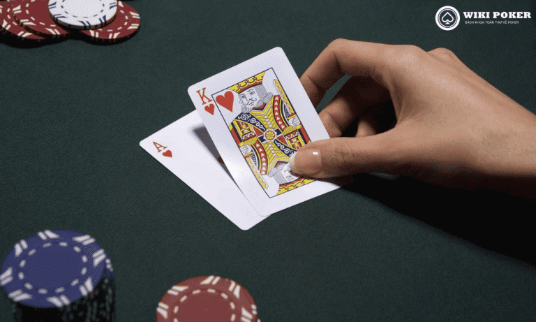 Show hand là gì? Hiểu đúng quy tắc và chiến thuật show bài trong Poker